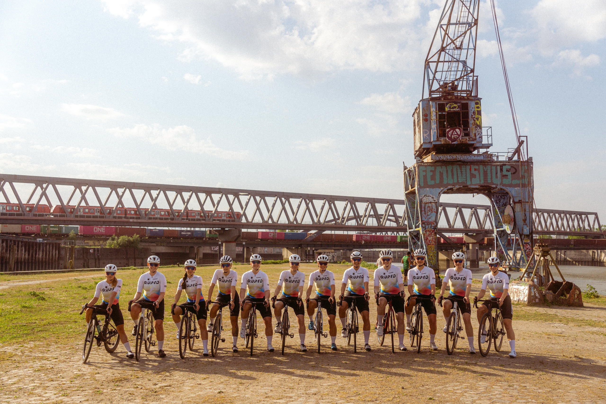 Hamburgs neues Frauen-Rennradteam für Lizenz-Straßenrennen: - Radsport ...